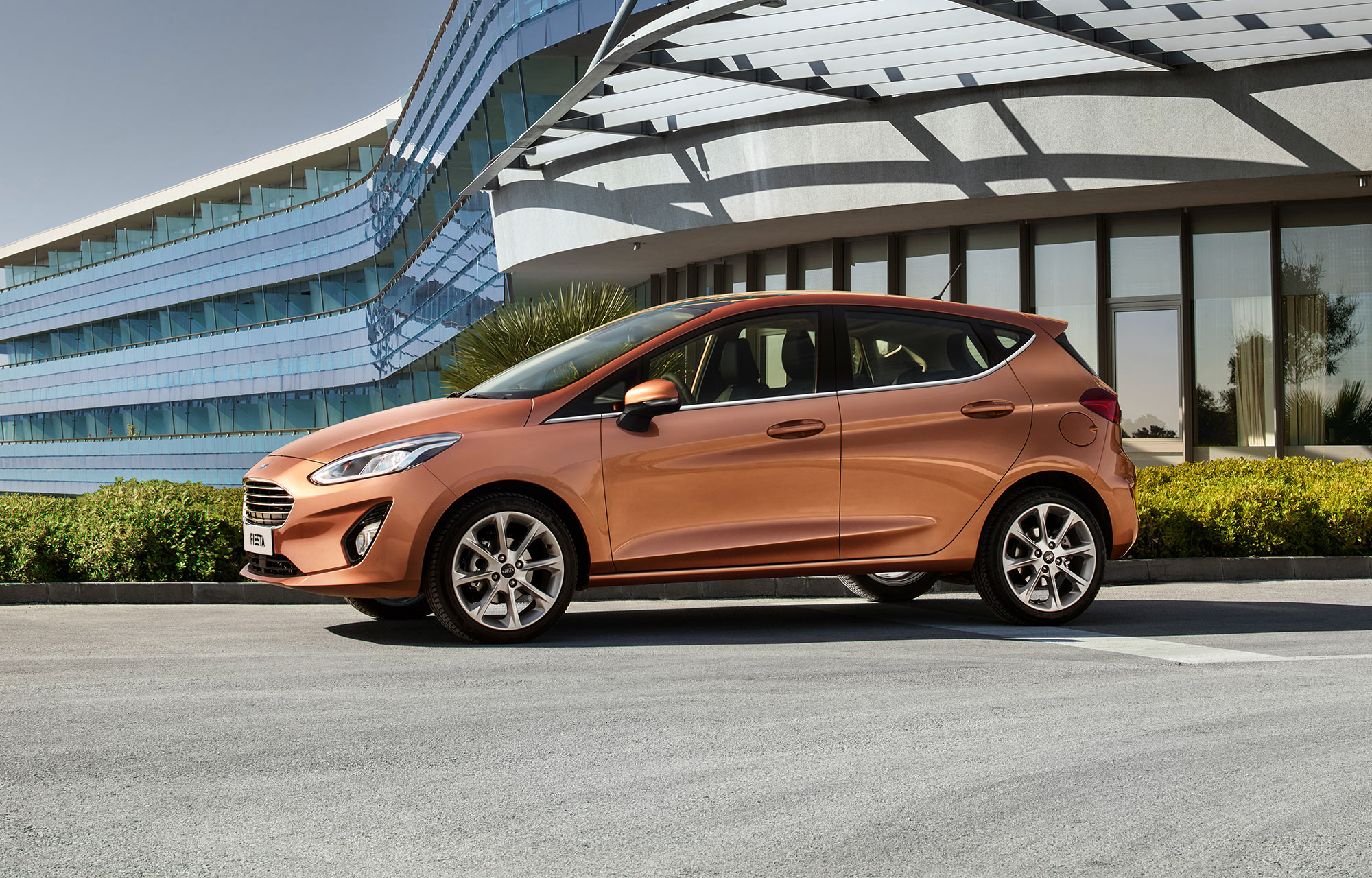 Nový Ford Fiesta poráží Škodu Fabii v testu Světa motorů